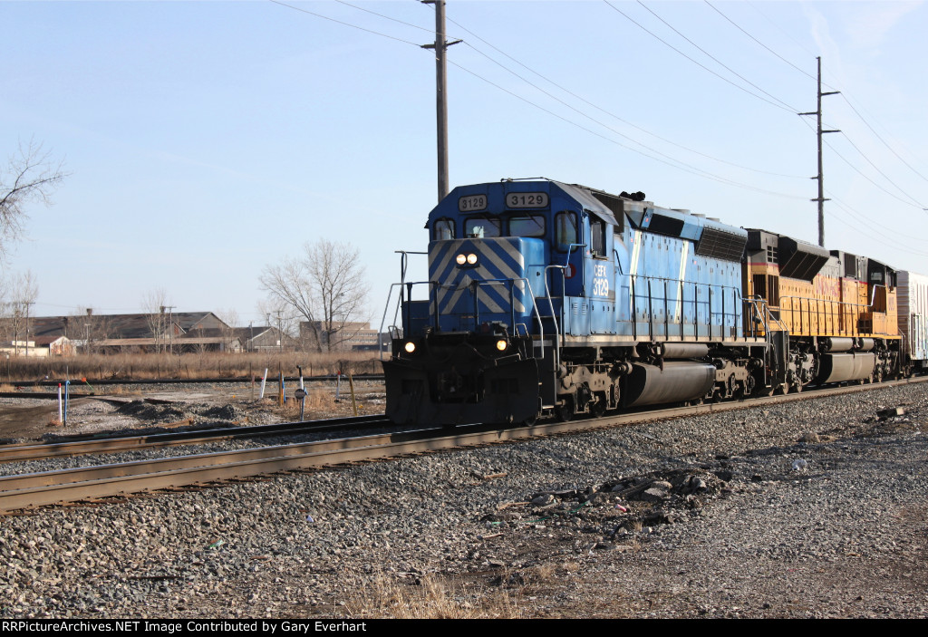 CEFX 3129 and UP 8015